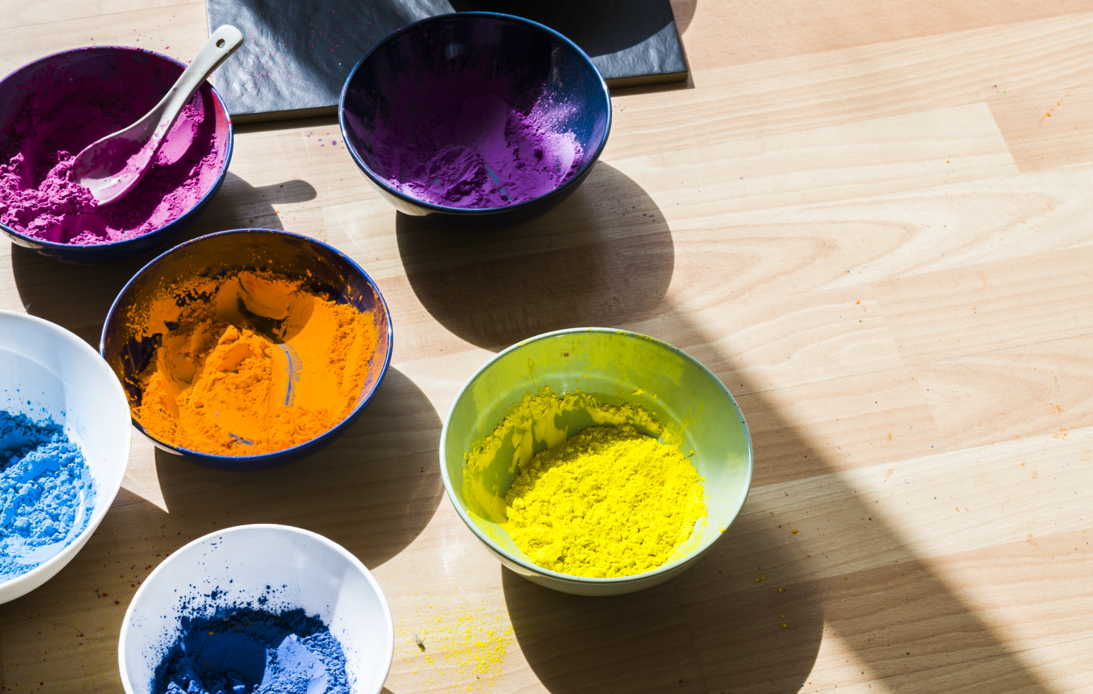 Color psychology in fashion: Colors that make you feel good